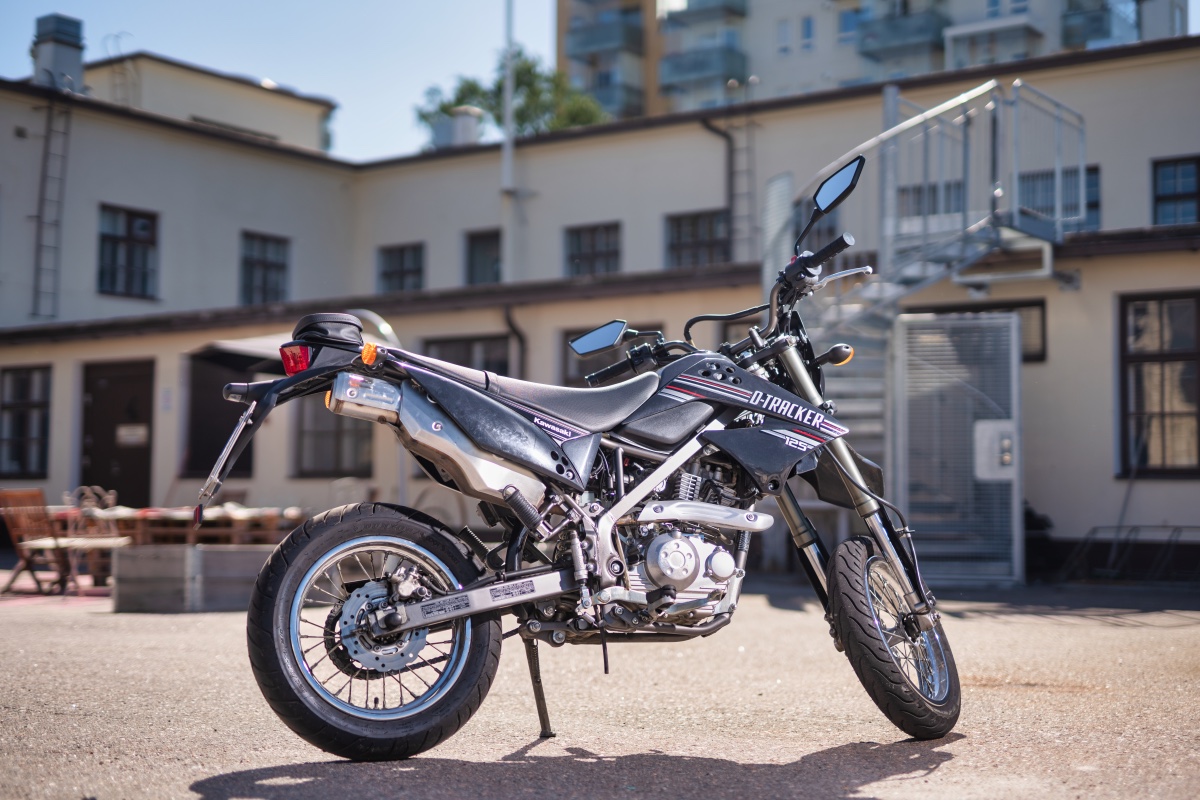 Vuokraa Kawasaki D-Tracker 125